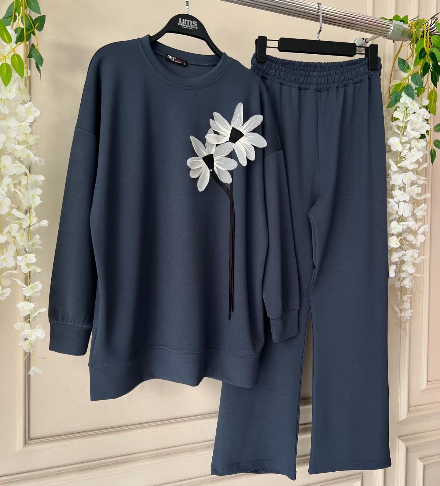 CH-481 LUXURY FLOWER PRINTED TRACKSUIT – TheBloomWear